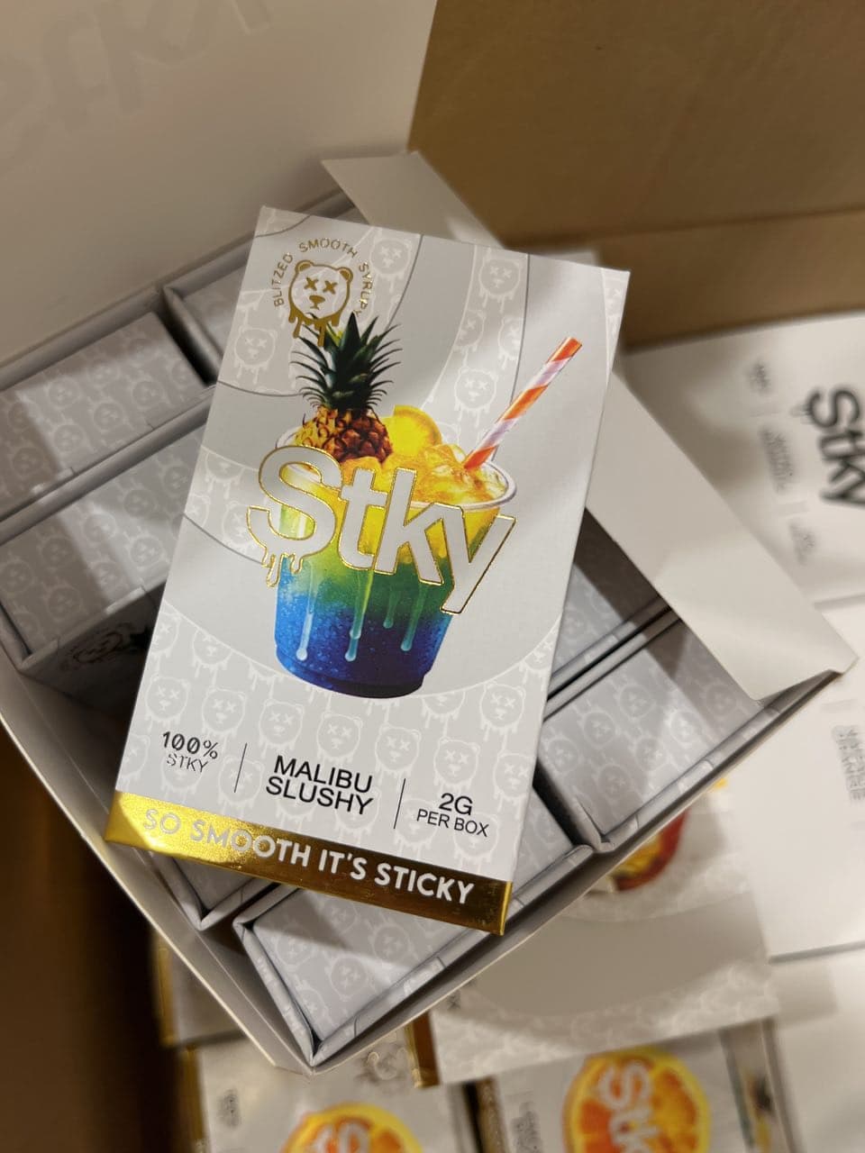 STKY 2G DISPOSABLE WITH SCREEN DISPLAY - Cali Exotic Store